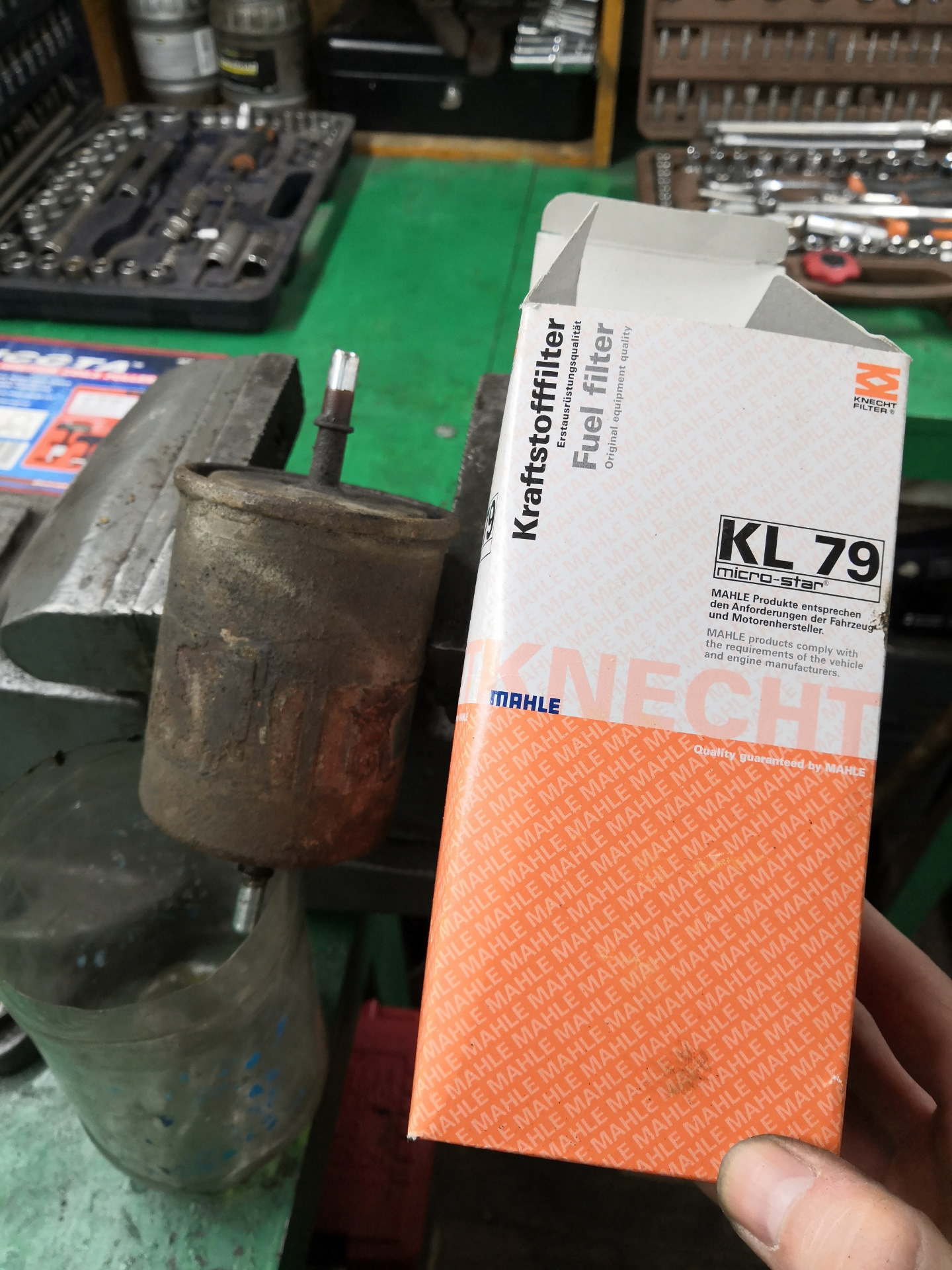 Замена топливного фильтра, замена сайлентблоков. — Audi A4 (B6), 1,8 л ...