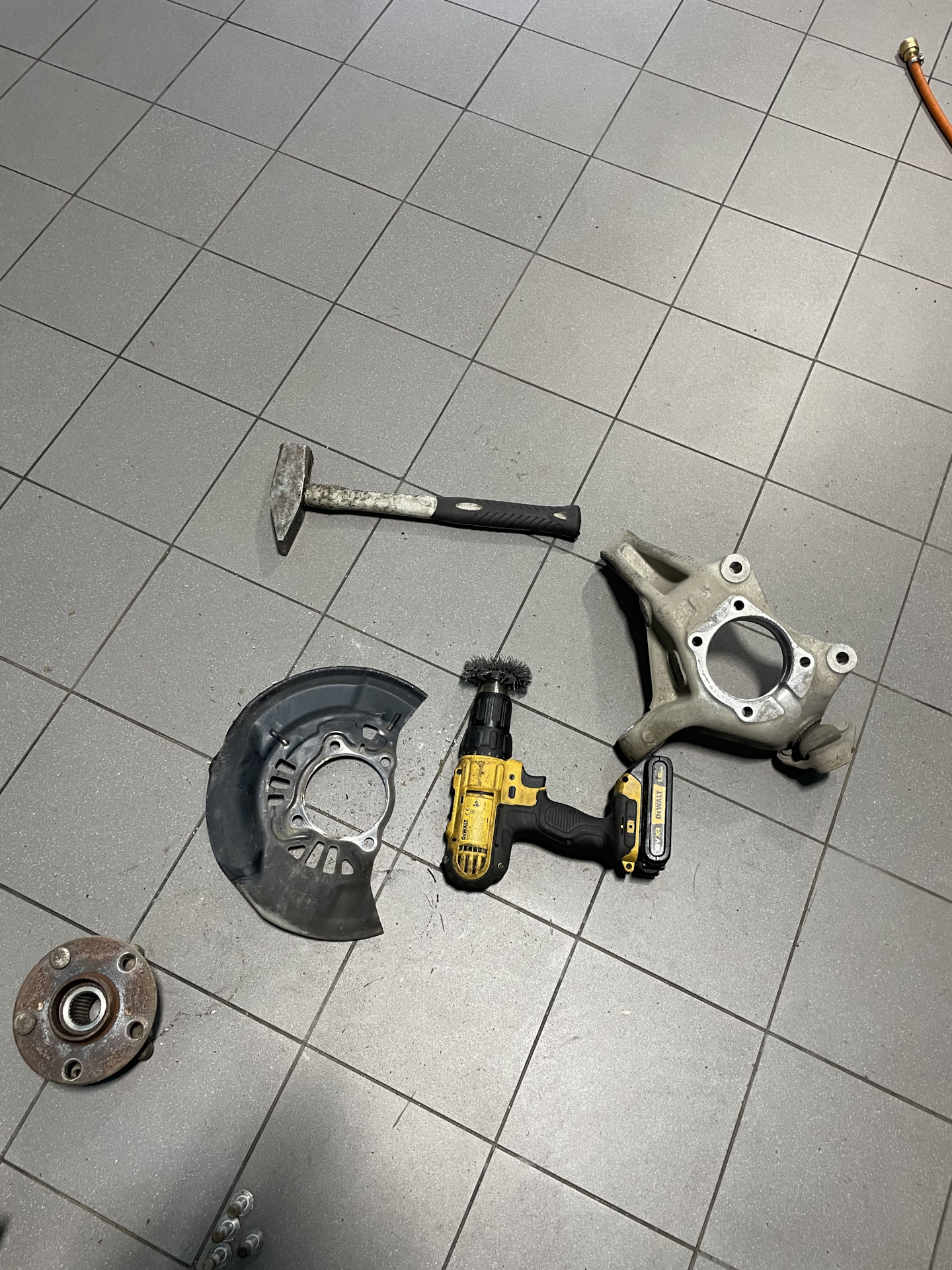 Замена ступицы FR — Toyota Prius (30), 1,8 л, 2010 года | своими руками ...