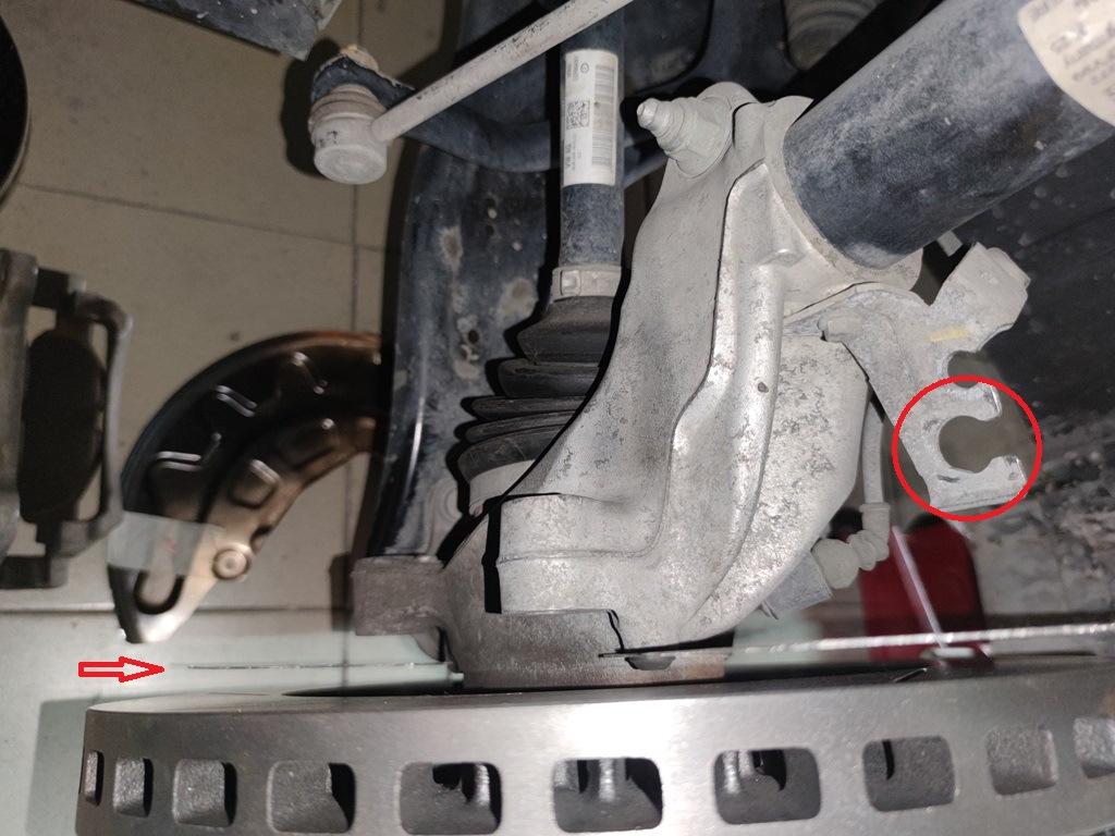 Установка 8-ми поршневых суппортов Brembo и 365 мм тормозных дисков на ...