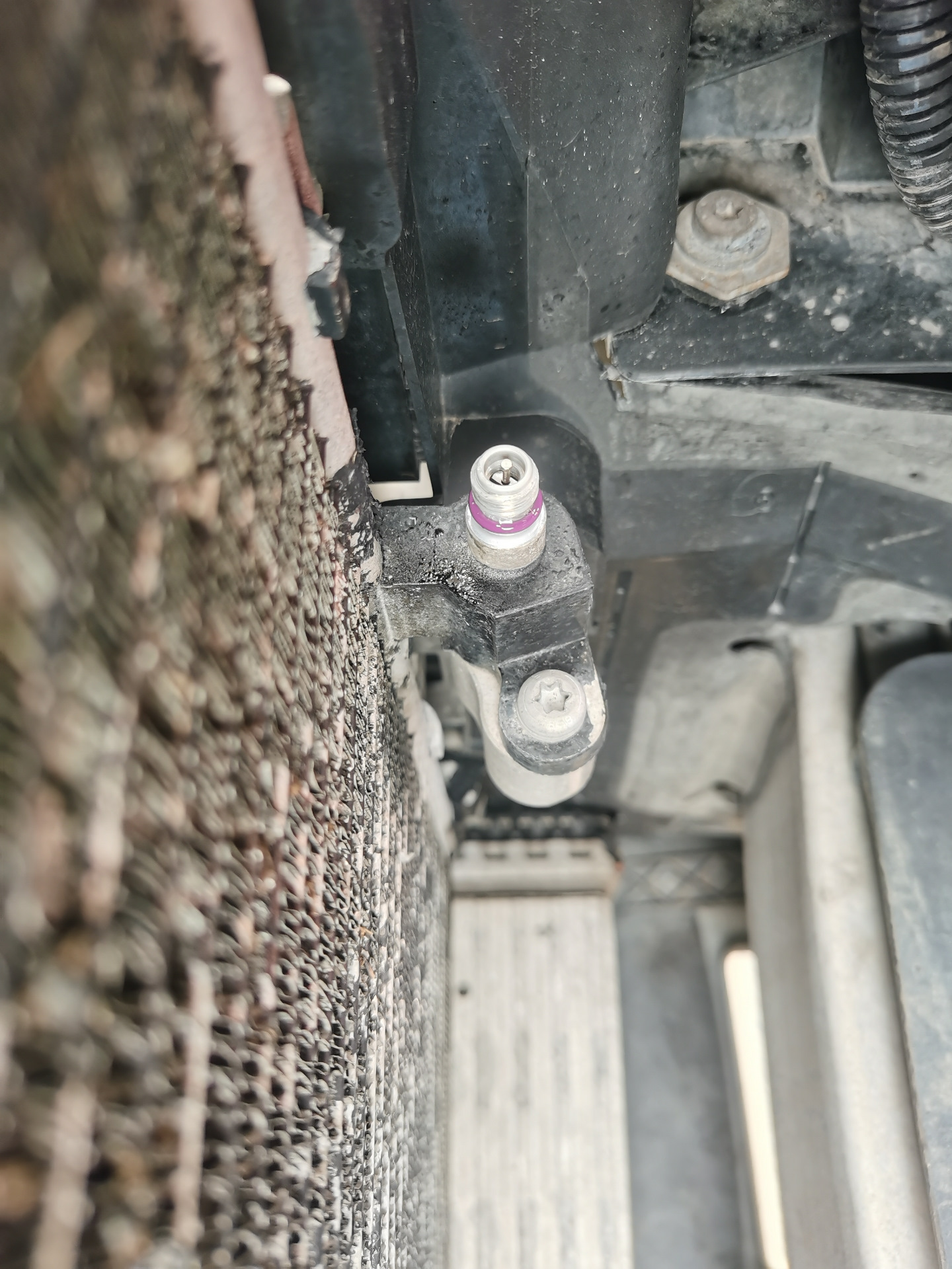 00256-Датчик давления и температура хладагента-G395 или перестал ...