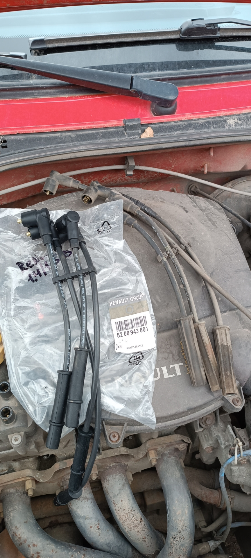 Замена высоковольтных проводов — Dacia Logan MCV (1G), 1,6 л, 2010 года ...