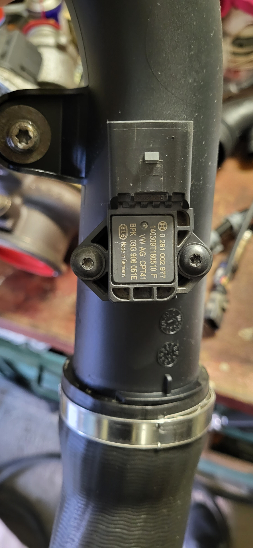 03G906051E Датчик давления воздуха во впускном коллекторе / AUDI, SEAT ...