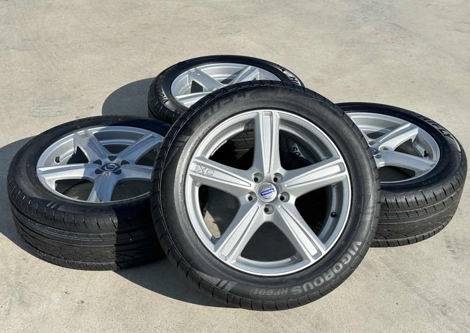 Продано. Диски Vulcanis 8 x19' Silver Bright с новой летней резиной ...