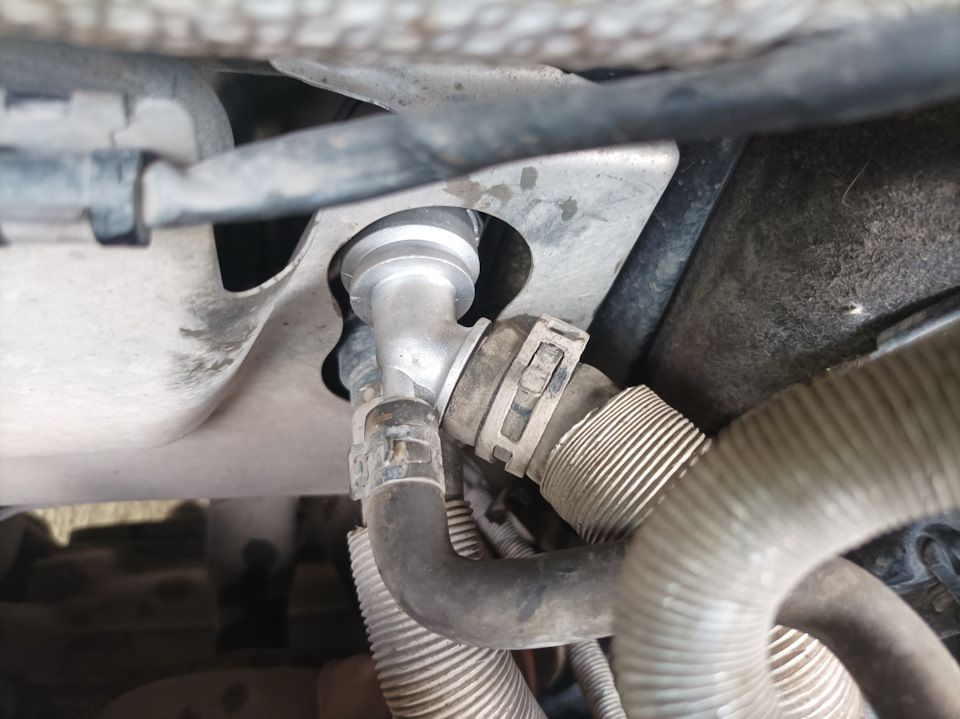 Решение с опасным штуцером печки 1K0 122 291 C — Skoda Yeti, 1,8 л ...