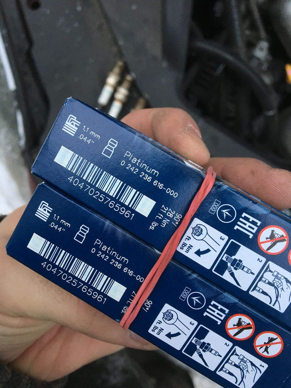 7. Замена свечей зажигания Bosh — Toyota Avensis II, 2,4 л, 2006 года ...