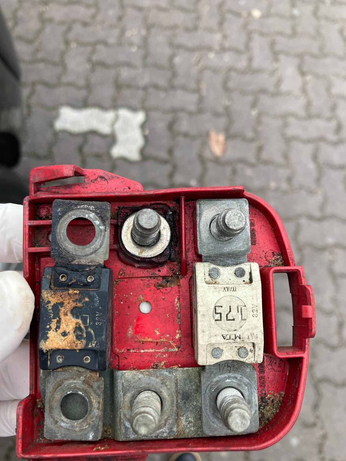 Предохранитель или релешка #2 — Renault Espace (4G), 3 л, 2007 года ...