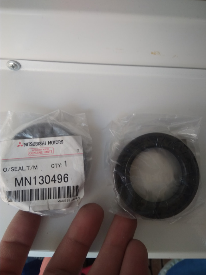 MN130496 САЛЬНИК ПОЛУОСИ ПЕРЕДНЕЙ Mitsubishi | Запчасти на DRIVE2