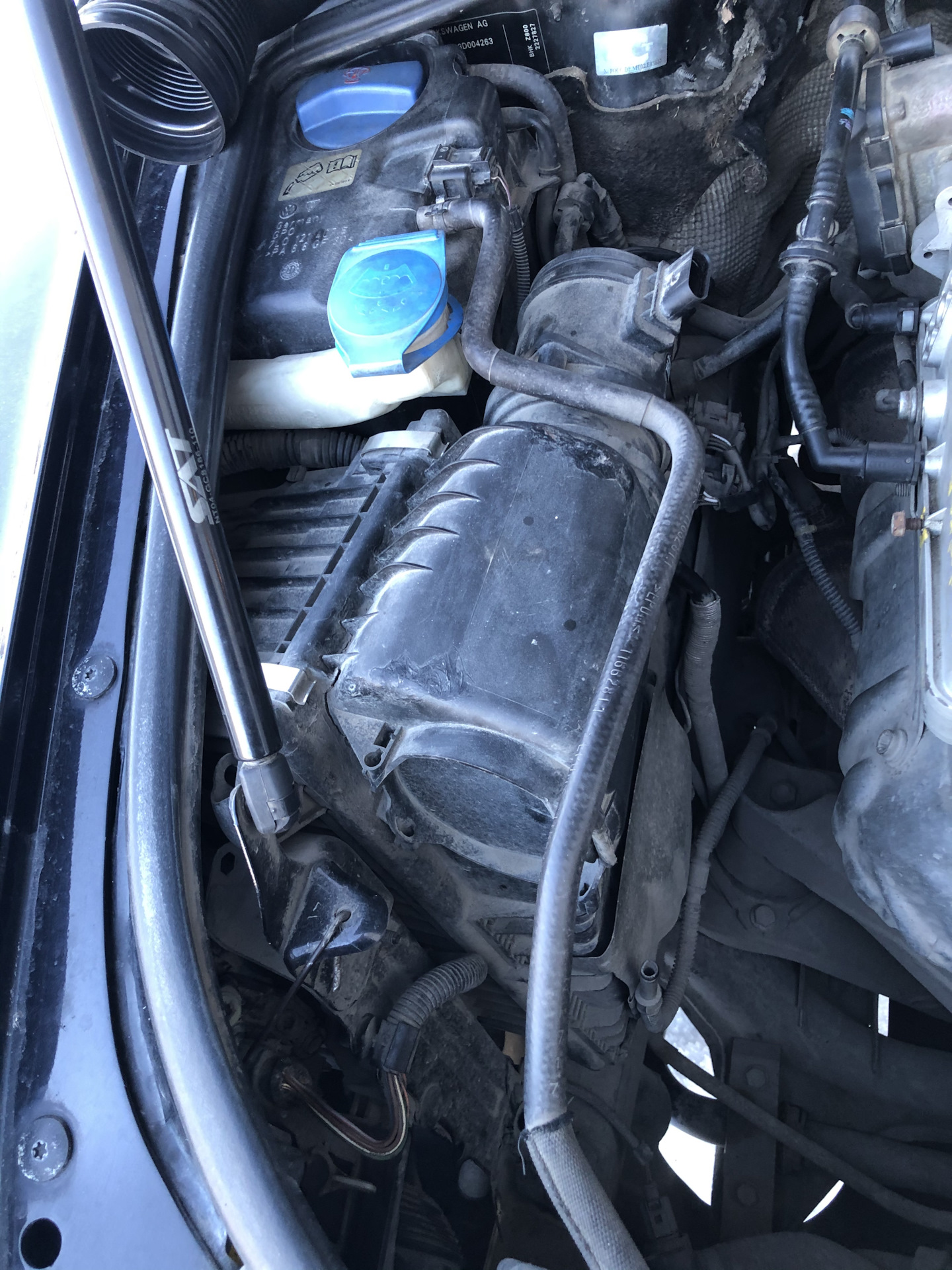 15. Замена вакуумного насоса и короба воздушного фильтра. Туарег 1 ...