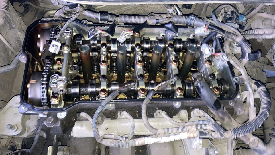 Замена прокладки клапанной крышки — Toyota Corolla (140/150), 1,6 л ...