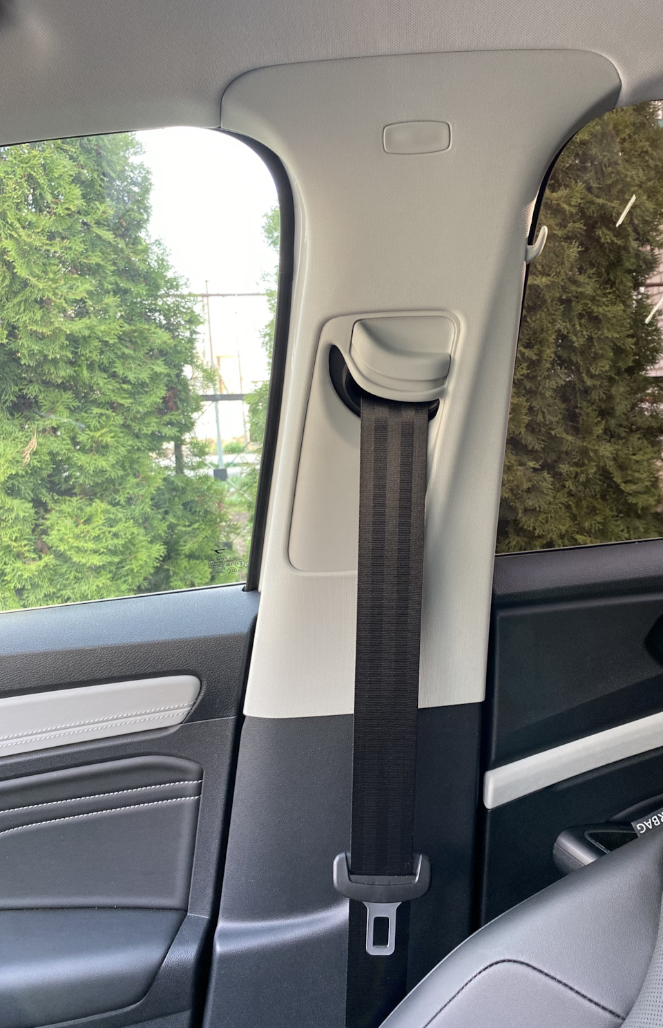 Установка механизма регулировки ремня безозопасности. — Jetta VS5, 1,4 ...