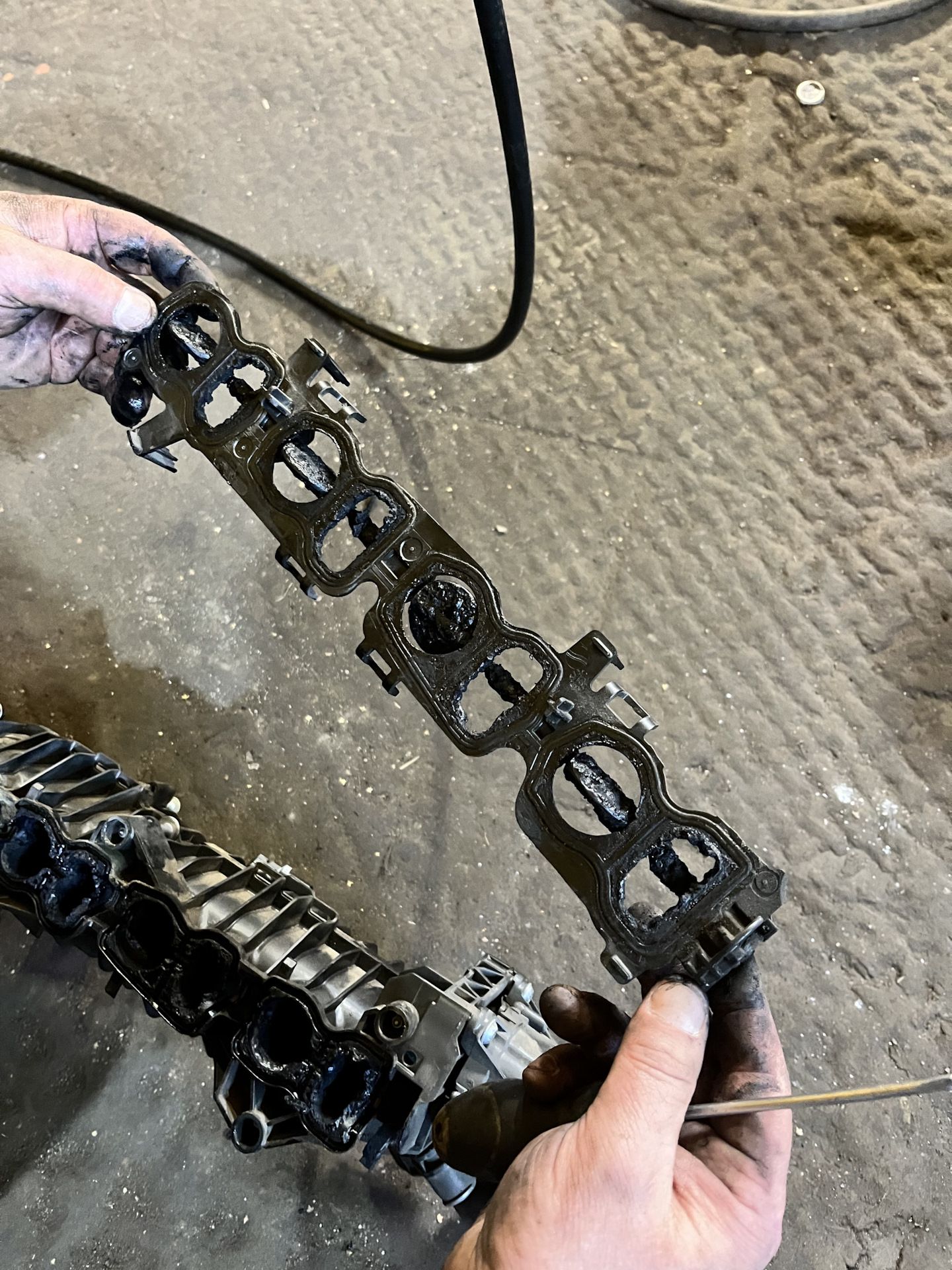 Чистка коллектора, замена прокладки клапанной крышки — BMW 1 series ...