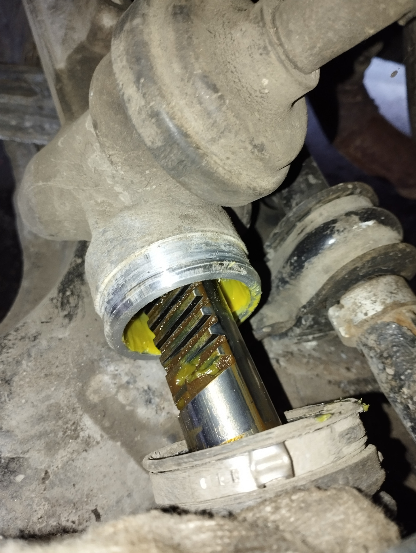 Смазка рулевой рейки — Nissan Qashqai (1G), 2 л, 2011 года | своими ...