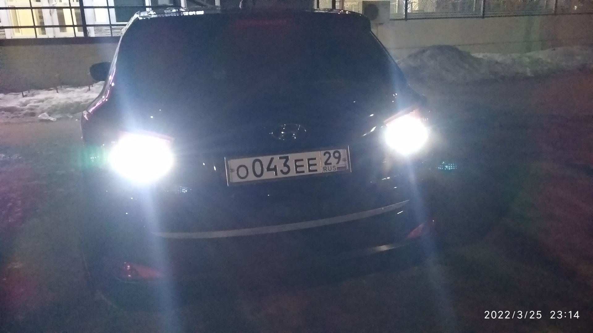 Проверяем светодиодные лампочки заднего хода — Hyundai ix35, 2 л, 2015 ...