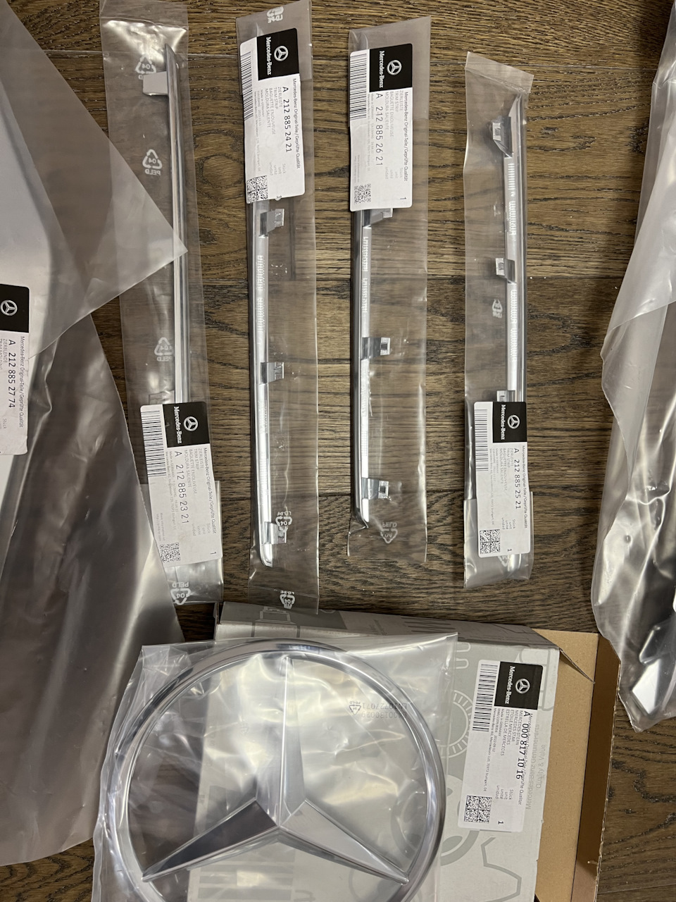 A2128852521 Накладка решетки радиатора MERCEDES | Запчасти на DRIVE2