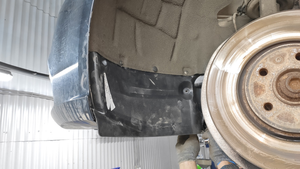 Замена задних колодок и передних спойлеров (локер, подкрылок) — Audi A6 ...