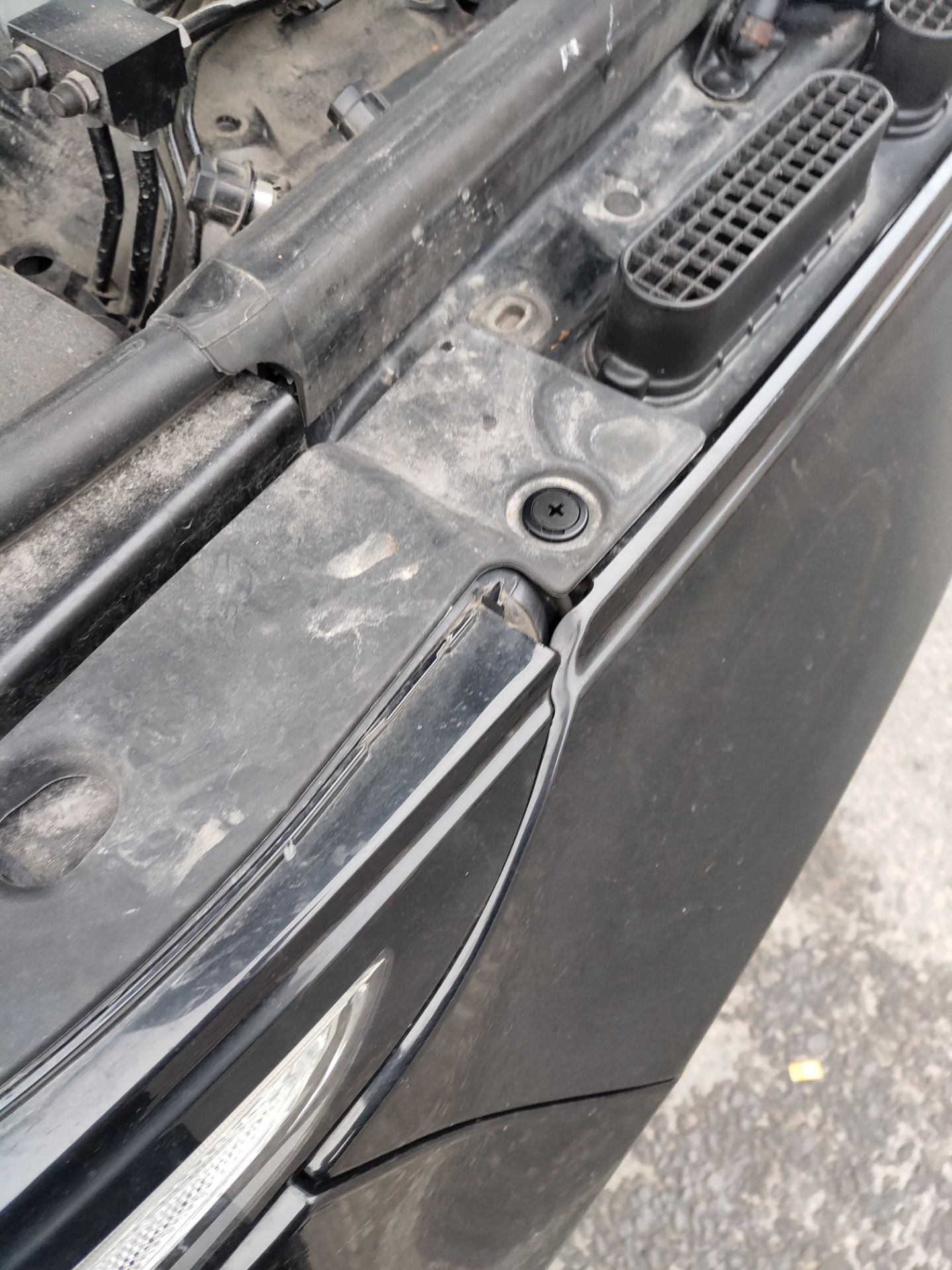 Изоляторы подкапотного пространства — Land Rover Range Rover Sport (2G ...