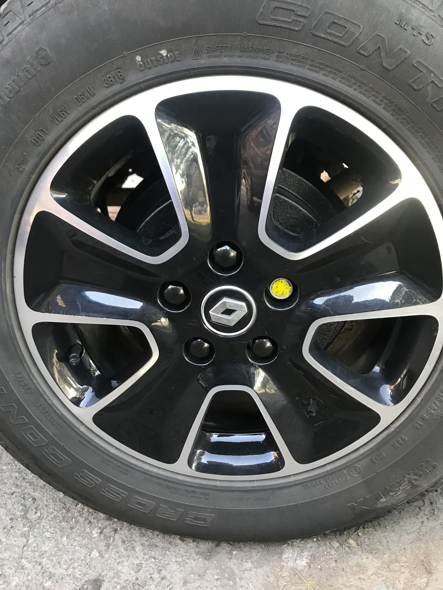 Колпачки на болты колес. — Renault Duster (1G), 2 л, 2016 года ...
