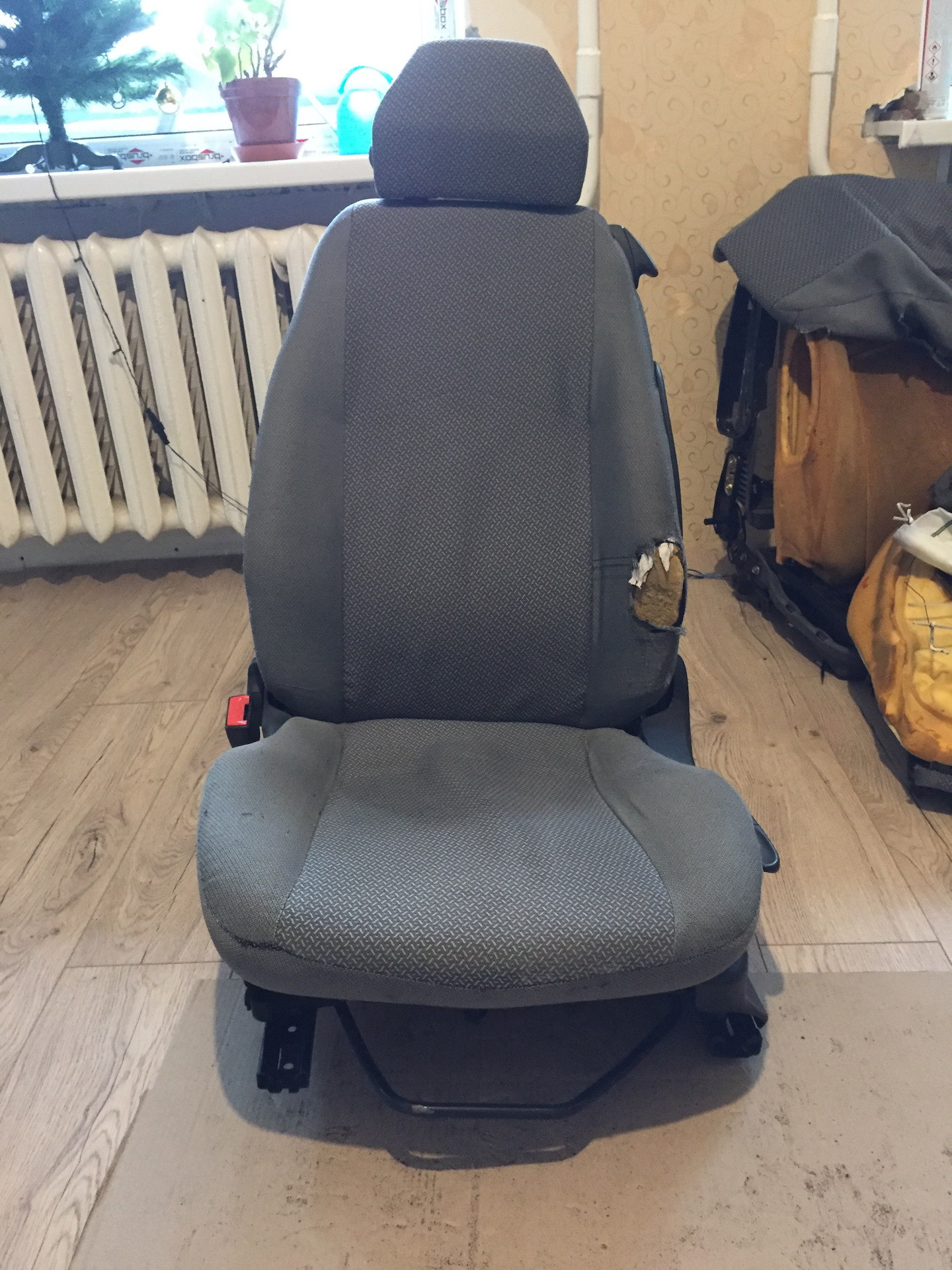 Водительское и пассажирское кресло от Alfa Romeo 156 в Fiat Punto 188 ...