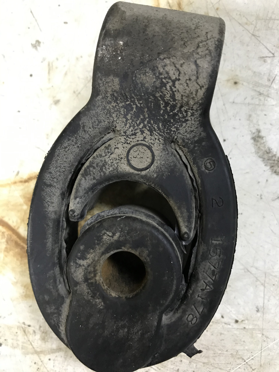 Подвес глушителя — Mitsubishi Lancer X, 2 л, 2008 года | расходники ...