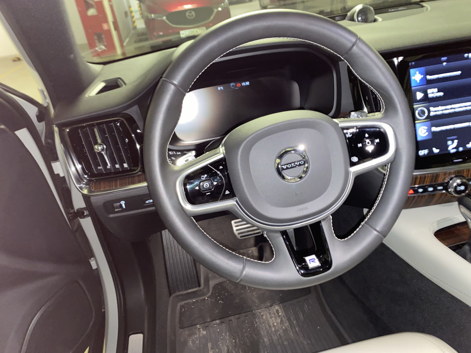 R-руль и больное зеркало. — Volvo V60 Cross Country (2G), 2 л, 2019 ...