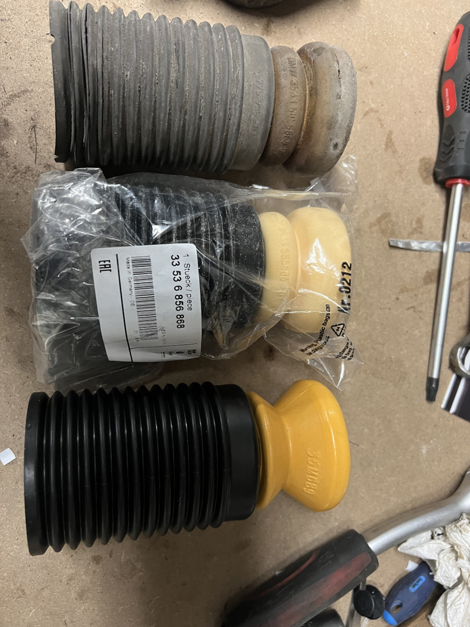 Замена пыльников / отбойников задних амортизаторов . — BMW 5 series ...