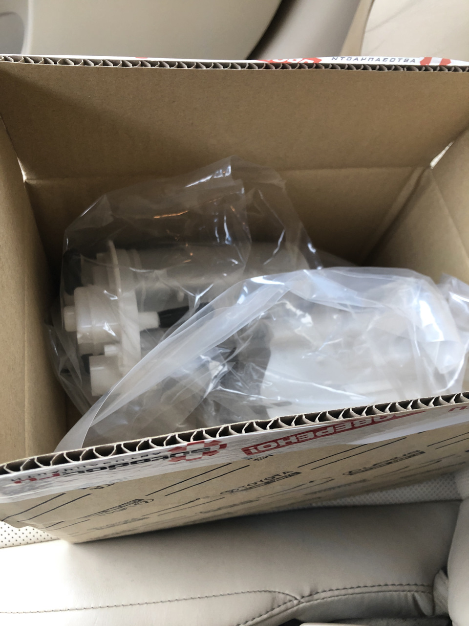 Замена топливного фильтра и свечей — Lexus ES (XV60), 2,5 л, 2014 года ...