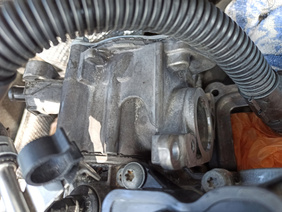 Штуцер вакуумного насоса (засопливил). — Audi A4 (B8), 1,8 л, 2008 года ...