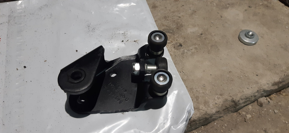 Ремкомплекты роликов сдвижной двери — Renault Kangoo (2G), 1,5 л, 2009 ...