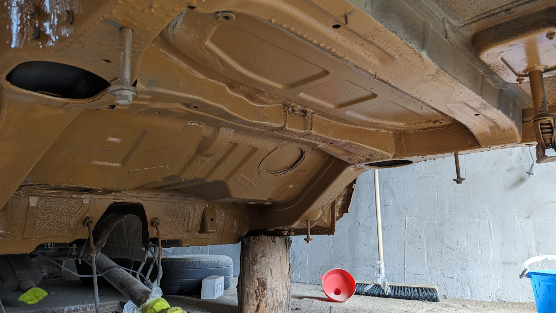 Как Вольво "не гниет". Или почему в порогах дыры — Volvo XC90 (1G), 2,4 ...