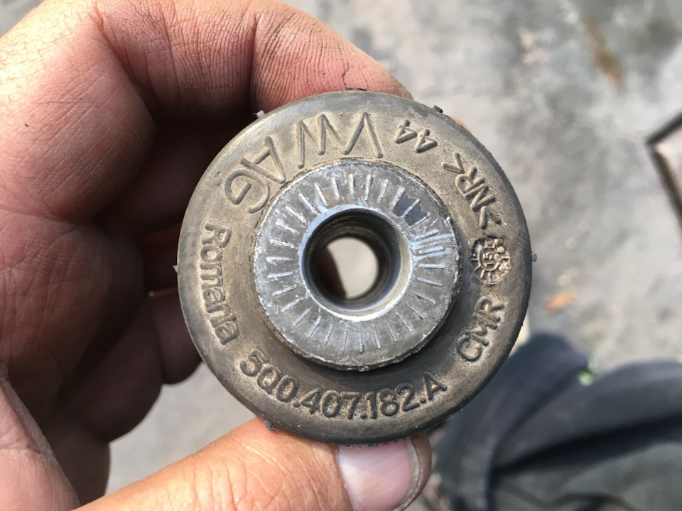 5Q0407182A Сайлентблок VAG | Запчасти на DRIVE2