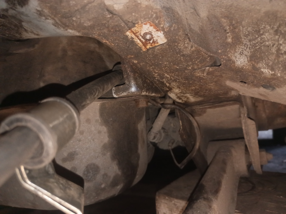 Замена троса ручника — Daewoo Matiz (M100/M150), 0,8 л, 2006 года ...