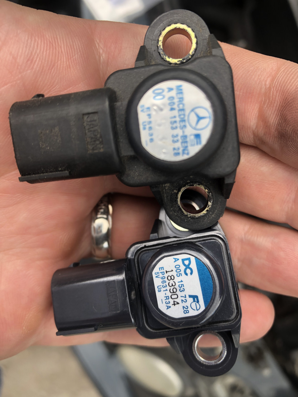 Замена датчика давления ко впускному коллектору — Mercedes-Benz CLK ...