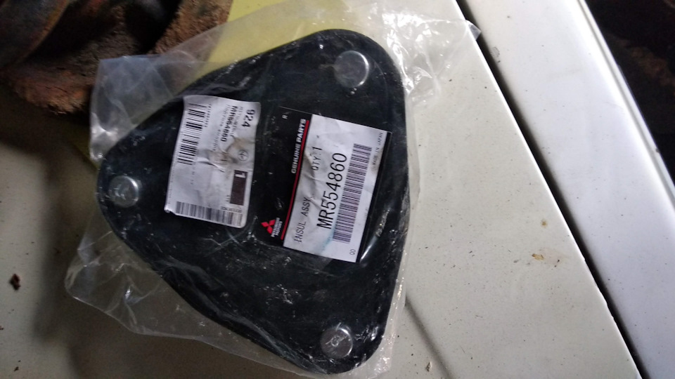 MR554860 Опора стойки передняя OEM Mitsubishi | Запчасти на DRIVE2