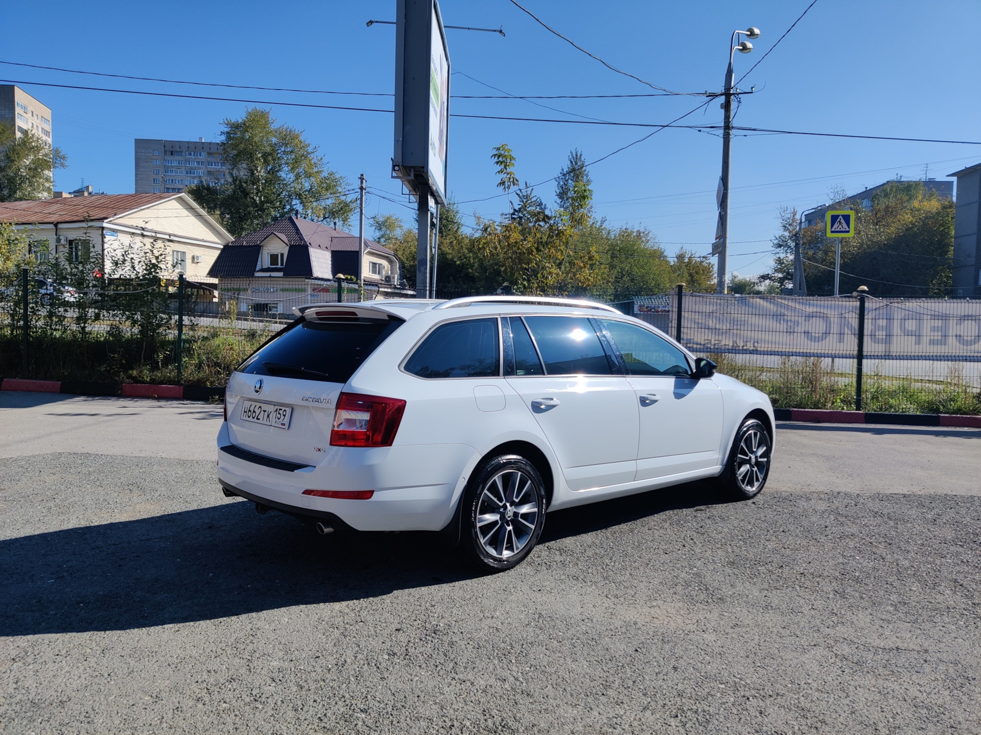 8. Черная решетка радиатора. Накладки на задние стекло. — Skoda Octavia Combi A7 Mk3, 1,8 л ...