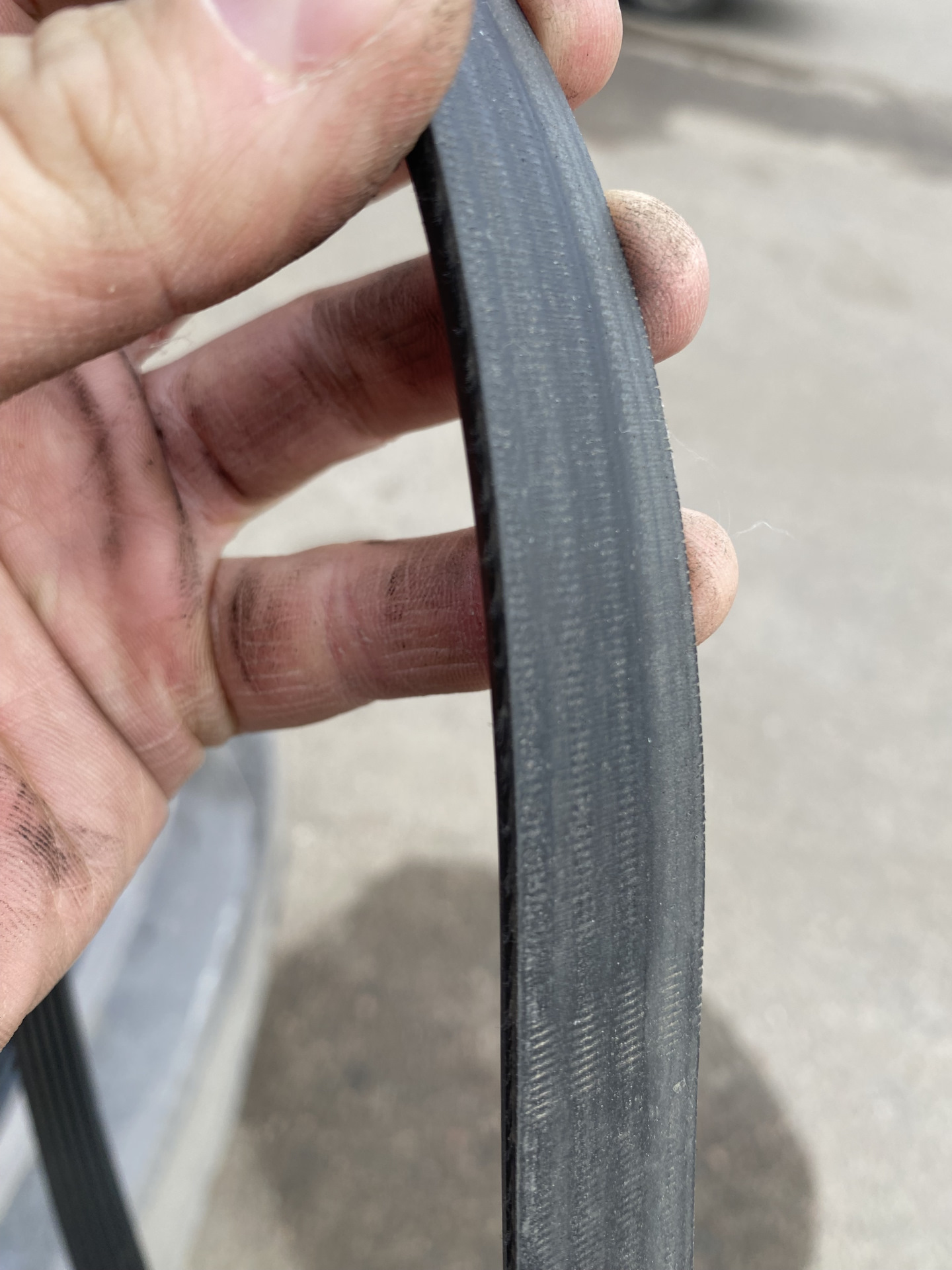 Заменя ролика натяжителя и поликлинового ремня — BMW 3 series (F30), 2 ...