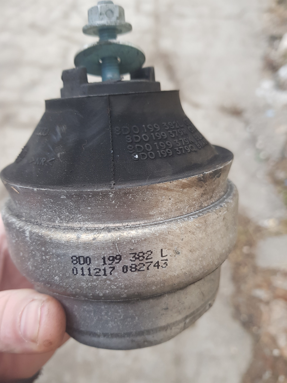 8D0199382L Опора двигателя VAG | Запчасти на DRIVE2