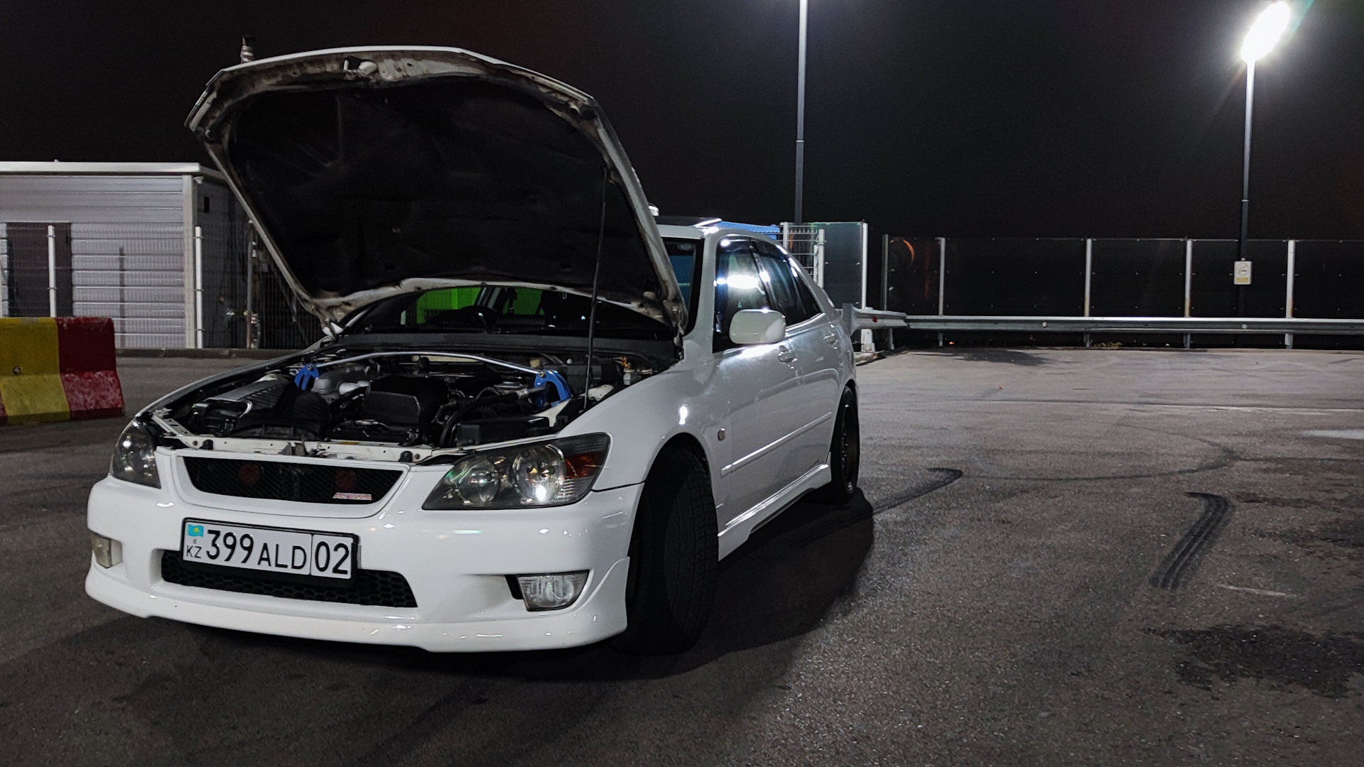 Toyota Altezza 2.0 бензиновый 1999 | TRD Style ホワイトパール на DRIVE2