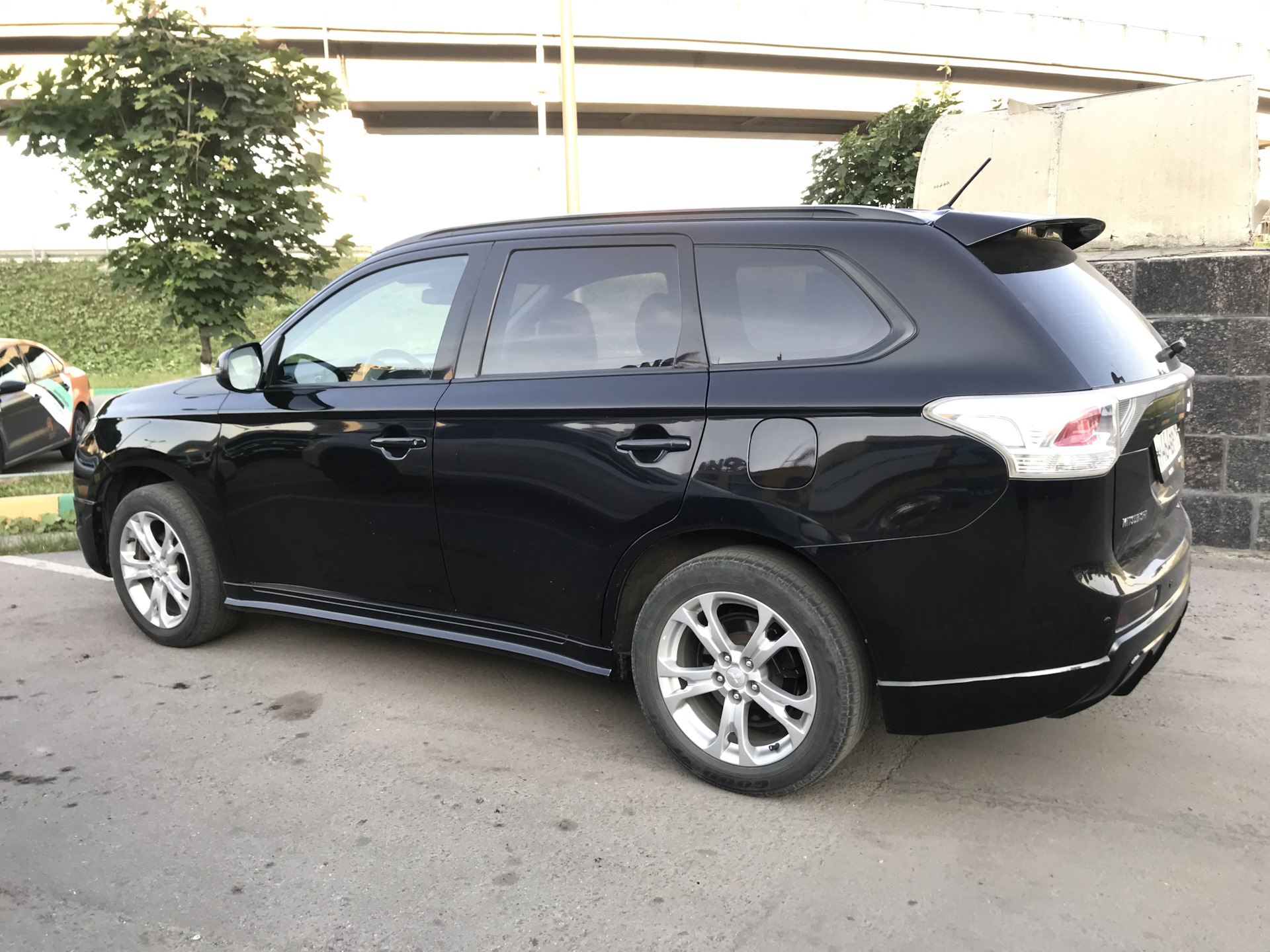 Задняя накладка с клыками — Mitsubishi Outlander (3G), 2 л, 2012 года ...