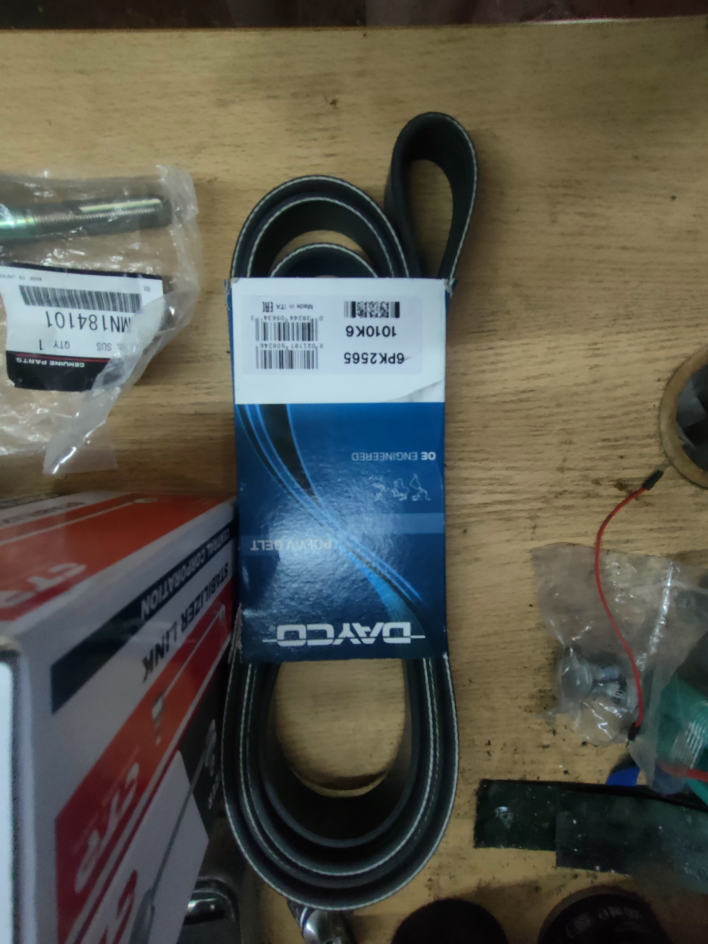 Замена приводного ремня — Mitsubishi Outlander XL, 2,4 л, 2011 года ...