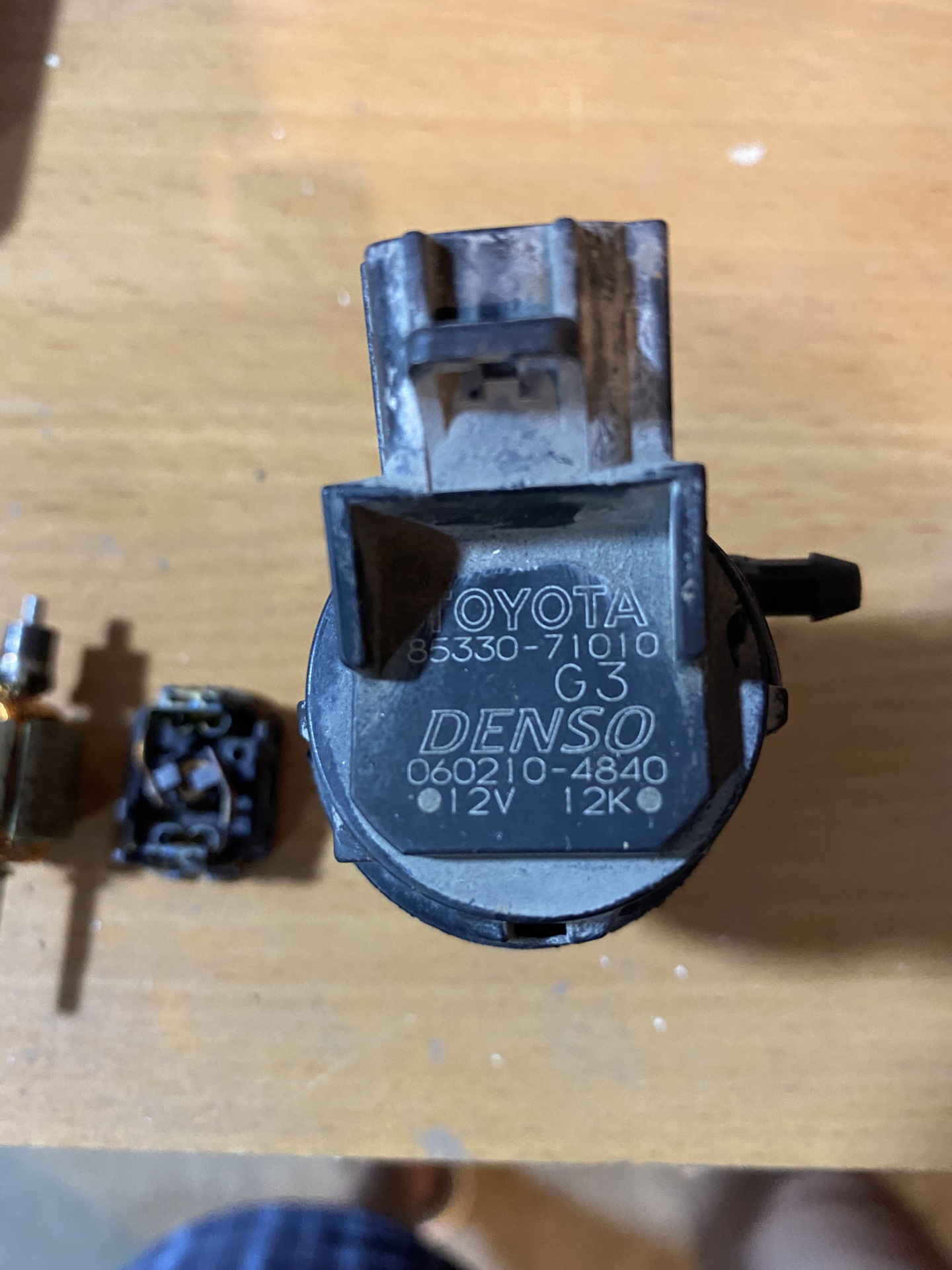 Моторчик омывателя — Toyota RAV4 (III), 2 л, 2009 года | своими руками ...