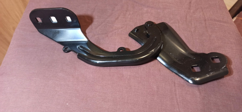 1750016 ПЕТЛЯ КАПОТА ПРАВАЯ GM | Запчасти на DRIVE2