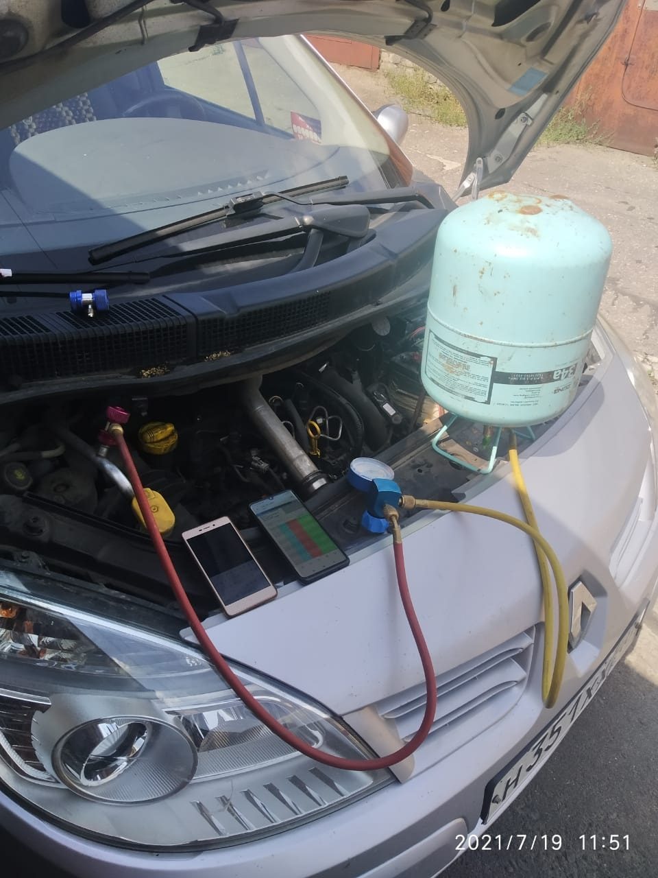 Замена задних колодок, заправка кондея — Renault Scenic II, 1,5 л, 2008 ...