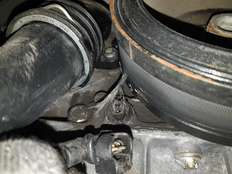 P06DA00. Клапан масляного насоса имеет неисправность Mercedes-Benz W166 ...