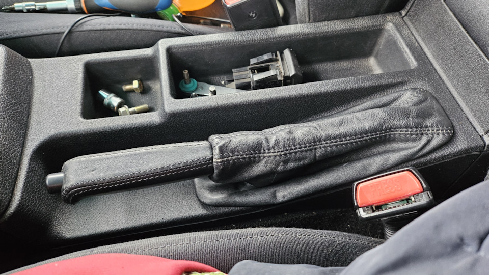 19. Уставновка подлокотника в Гиганта Автостроения — BMW 3 series ...