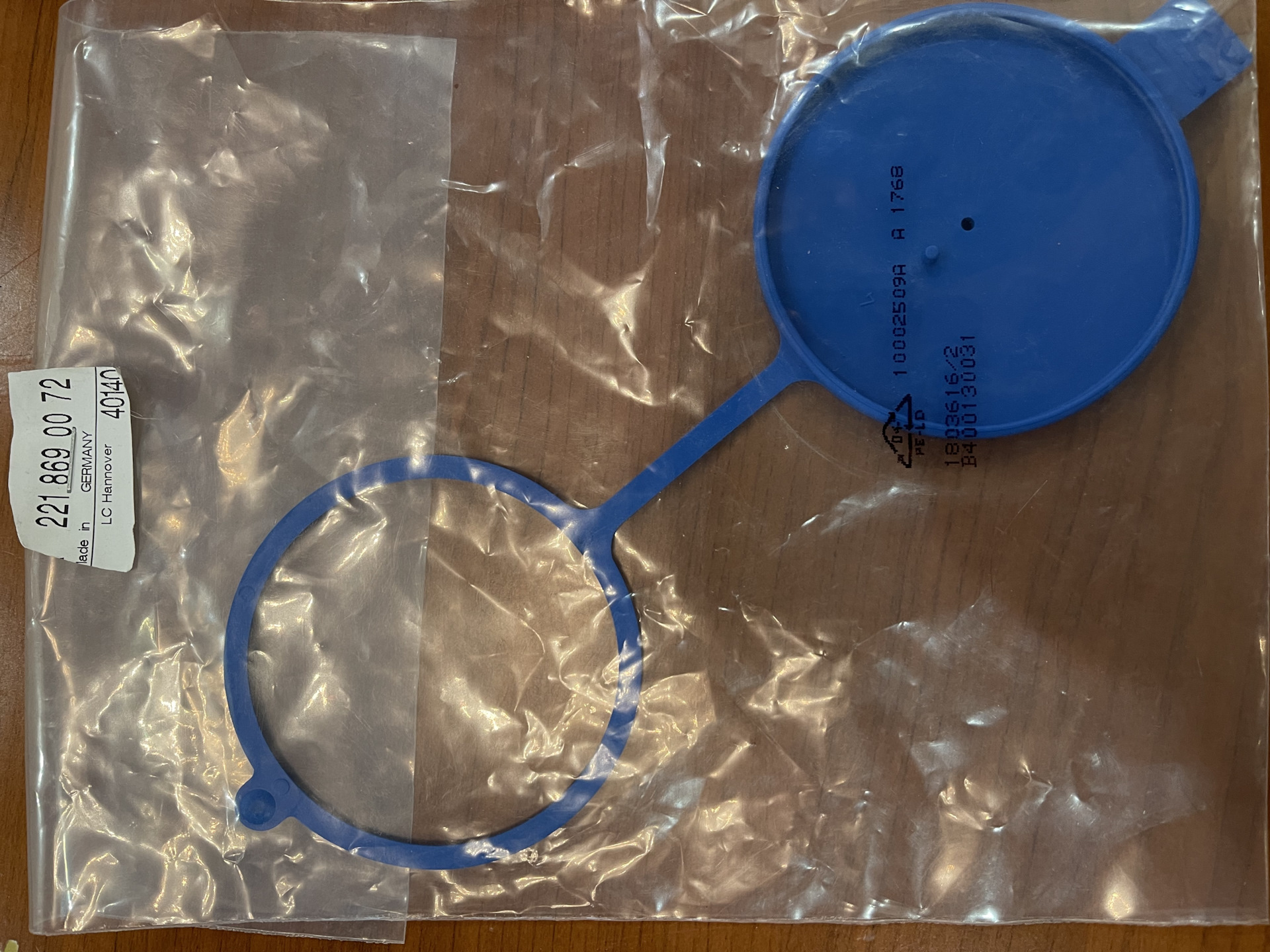 Замена крышки бачка омывателя — Mercedes-Benz S-Class (W220), 5 л, 2004 ...