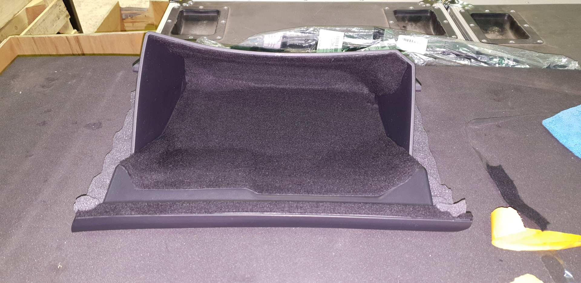 Замена накладки и перчаточного ящика — Mitsubishi Pajero (4G), 3,2 л ...