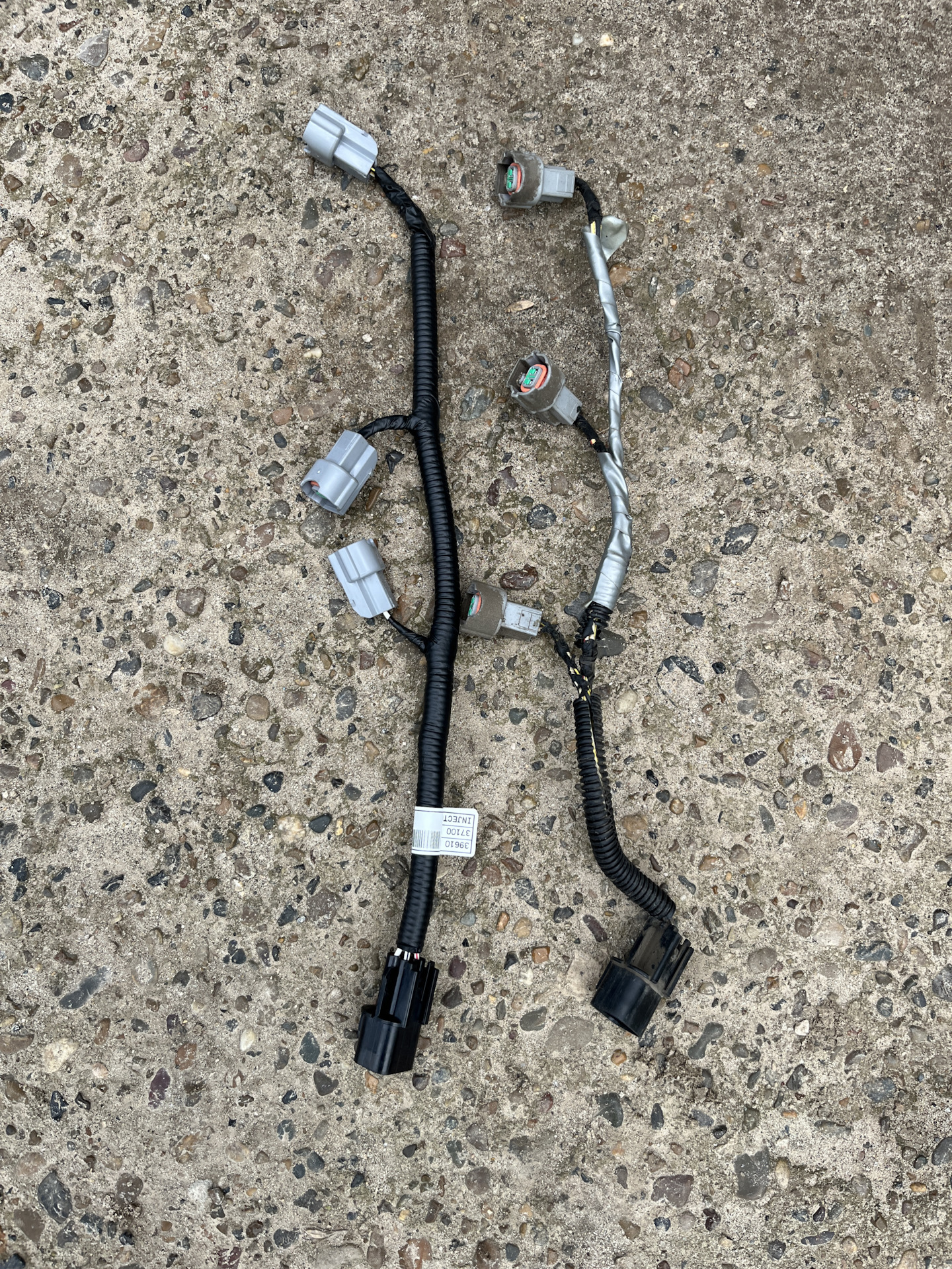 Проводка катушек зажигания и держатели ВВ проводов — Hyundai Tucson (JM ...