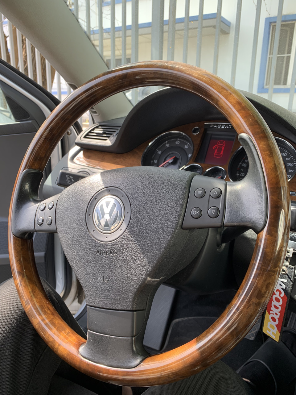 Спрос на деревянный руль — Volkswagen Passat B6, 3,2 л, 2008 года ...