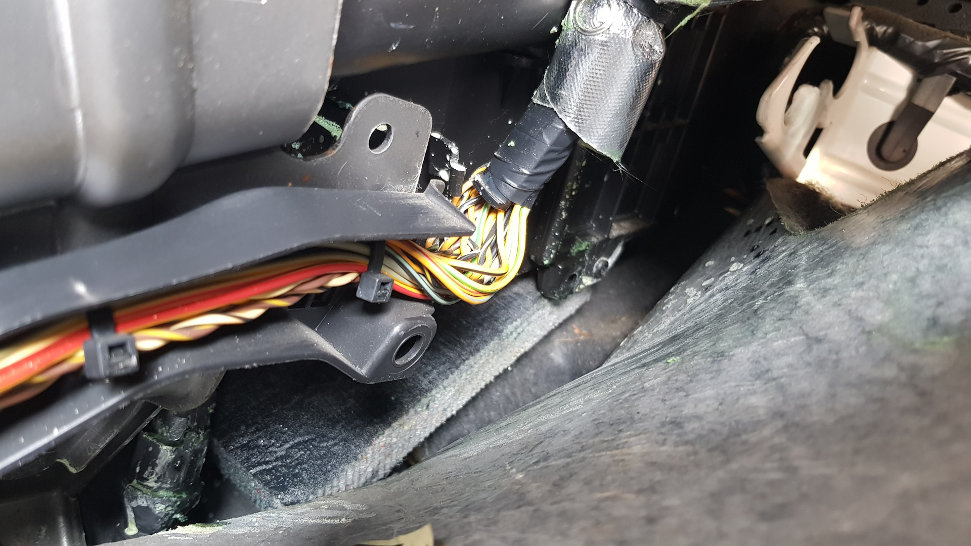 Исход антифриза в салон — Volvo V50, 2,4 л, 2004 года | своими руками ...