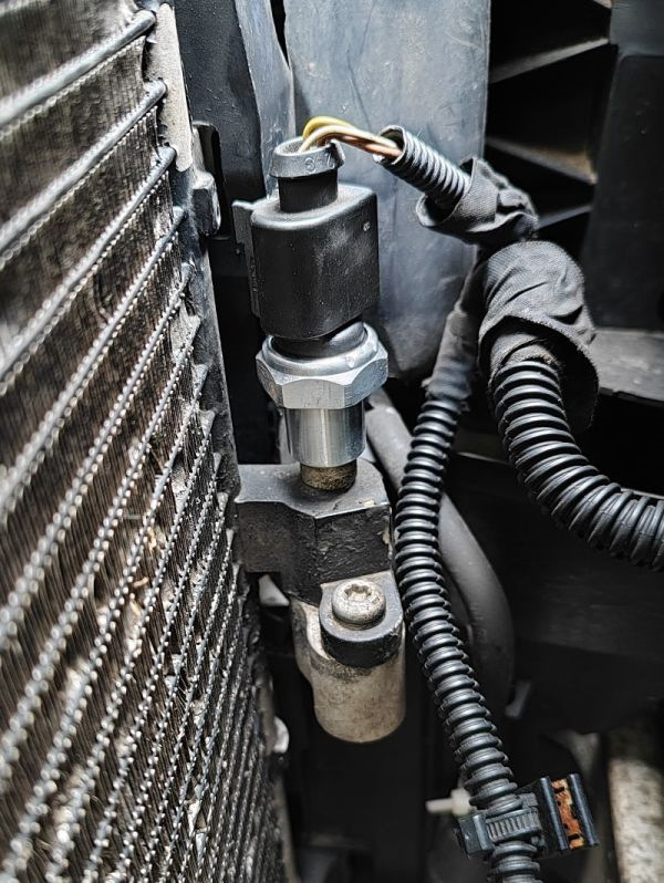 Поломка датчика давления хладагента G395 — Audi Q5 (1G), 2 л, 2012 года ...